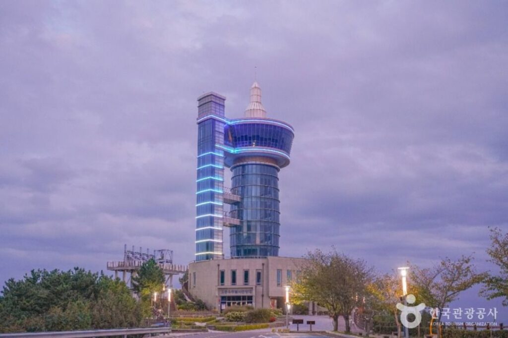 "여기선 진짜 다 보인다"... 27일 누리호 발사 명당, 단 200명만 볼 수 있는 고흥우주발사전망대